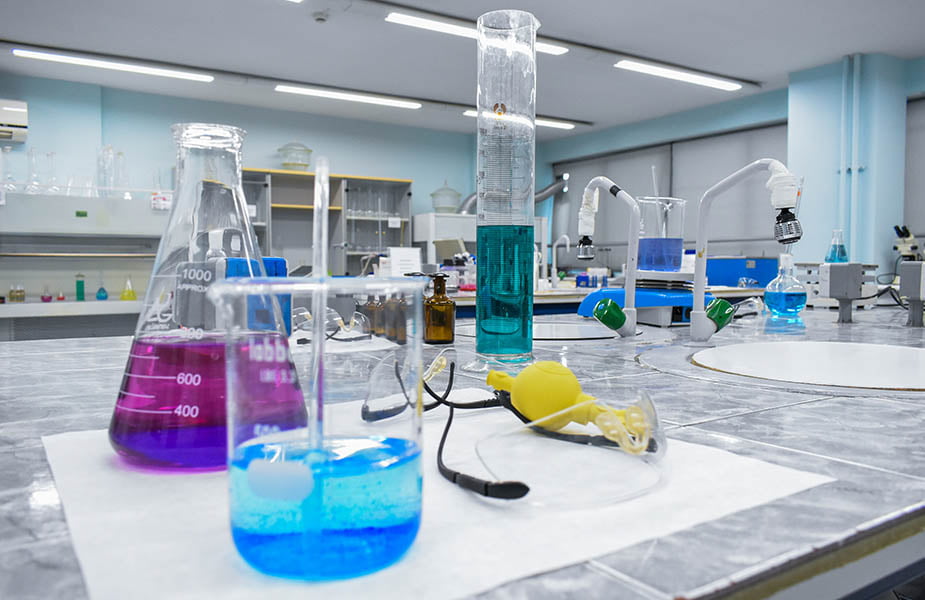 Σπούδασε Φαρμακολογία - Βοηθός Φαρμακείου στο ΙΕΚ ΑΚΜΗ®.