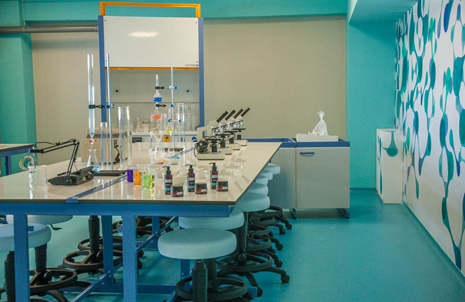 Σπούδασε Φαρμακολογία - Βοηθός Φαρμακείου στο ΙΕΚ ΑΚΜΗ®.