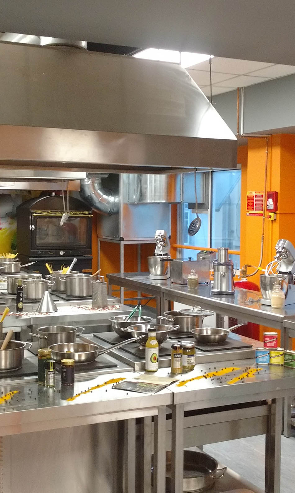 Σχολή Μαγειρικής Chef | Κοντιζας - Ιωαννίδης - Σκαρμούτσος‎
